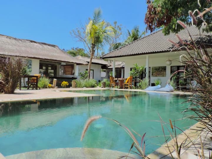 Casus Dram Hotel Gili T 8 Pax 4 Room - Gili Islands