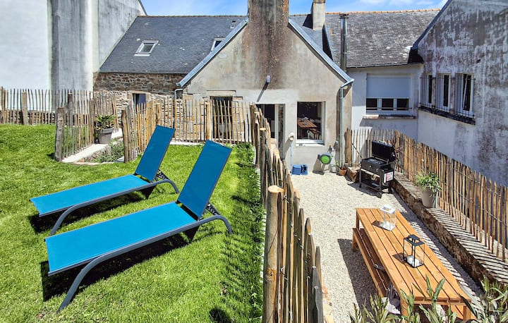 4 Bedroom Cozy Home In Audierne - Plogoff