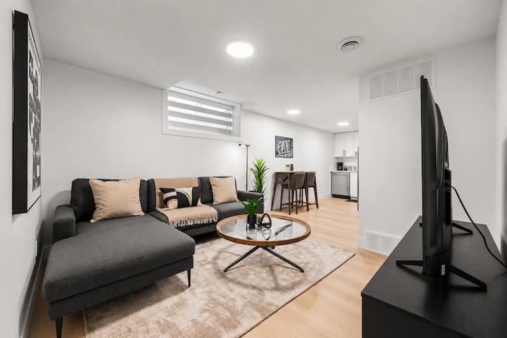 The Grande Suite | Near Dt & Wem | 2bd | Central - Edmonton, Canada