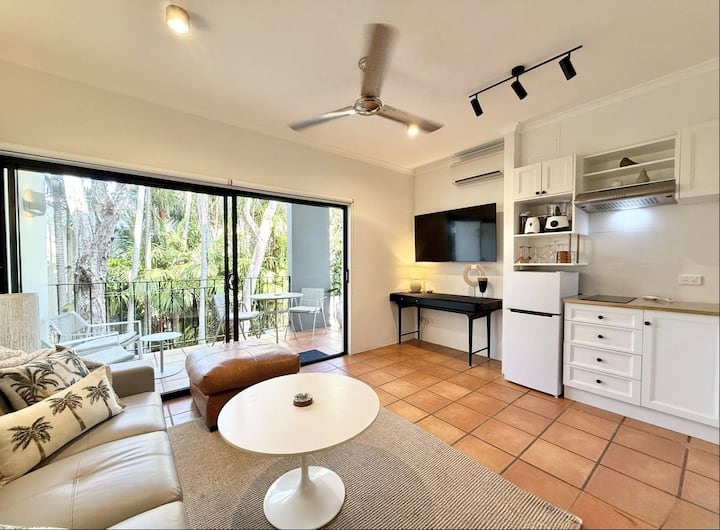 42 Reef Club Apt - Pool View, Walk To Town & Beach - Port Douglas