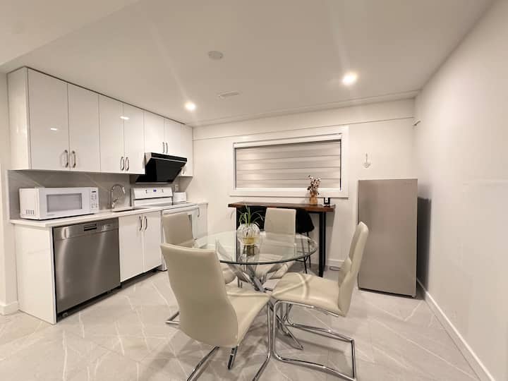 Stylish 2-bedroom Steps To The Ferry - Point Roberts, WA