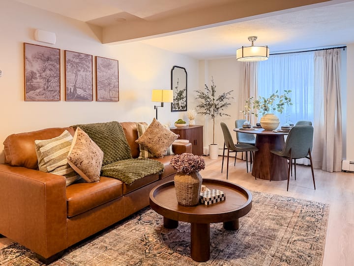 Downtown Salem | Fireplace, Parking & Grill - Marblehead, MA