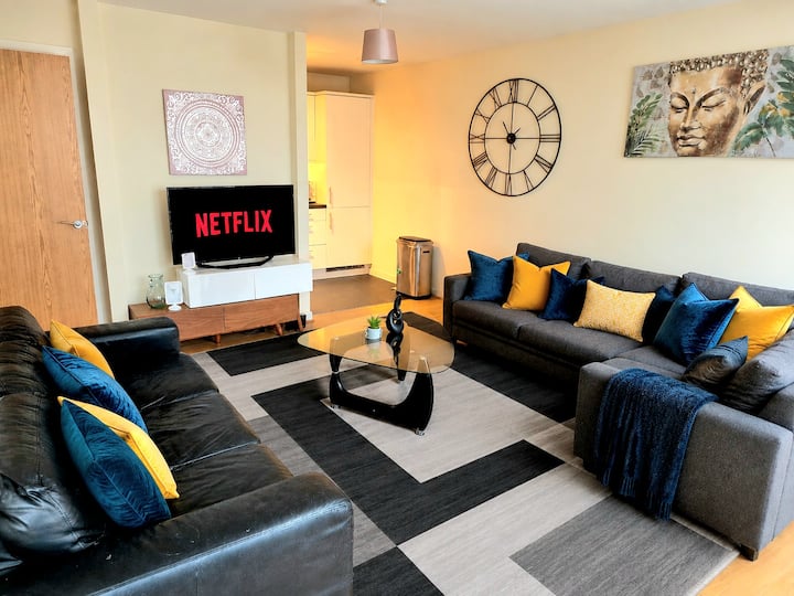 Centrally Located Modern Apartment - Milton Keynes