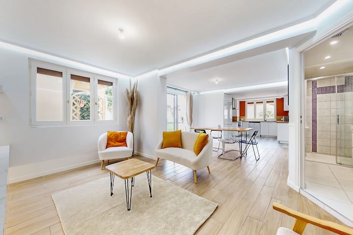 Maison Atypique, Parking, Jardin, Proche De La Mer - Luc-sur-Mer