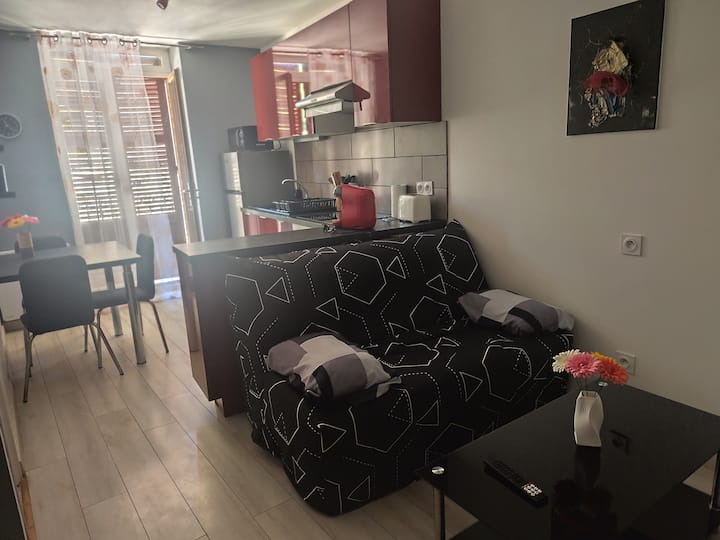 Charmant T2 Avec Balcon - Chaley