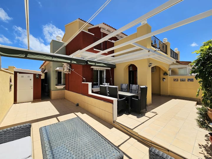 Chalet Con Piscina Y Jardin Cerca De La Playa - Torrevieja