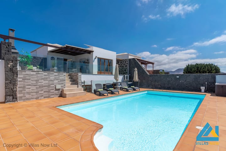 Villa Lobos - Retro Family Villa By Villas Now - Playa Blanca