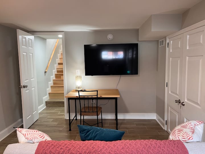 Cozy And Quiet Basement Apt Near Patterson & Jhh - Baltimore, MD