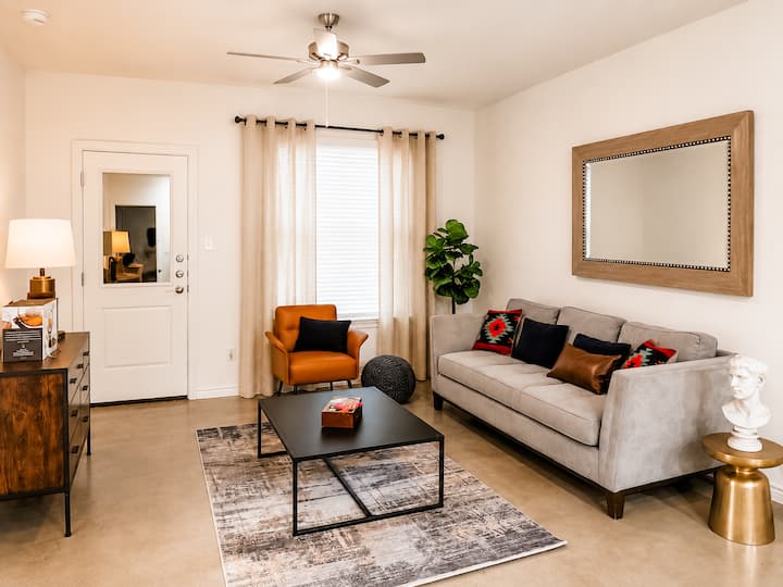 Pet Friendly Duplex Near Fort Hood | Free Parking - Killeen, TX