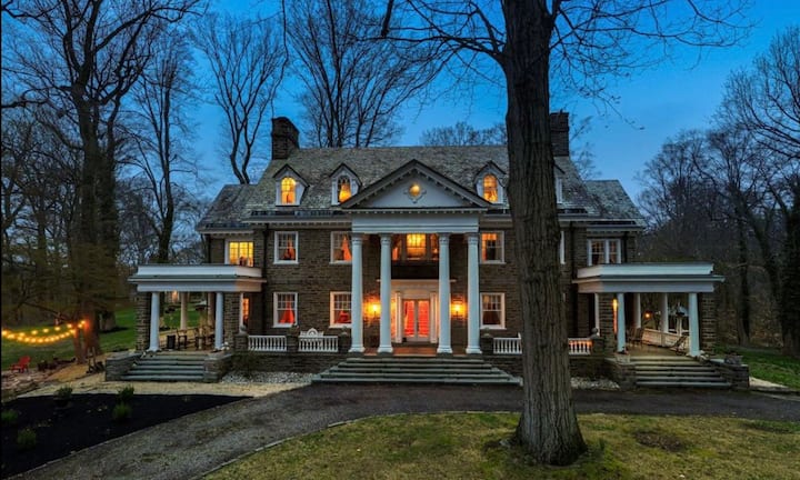 Houstonia Mansion. The Yellow Room - Media, PA
