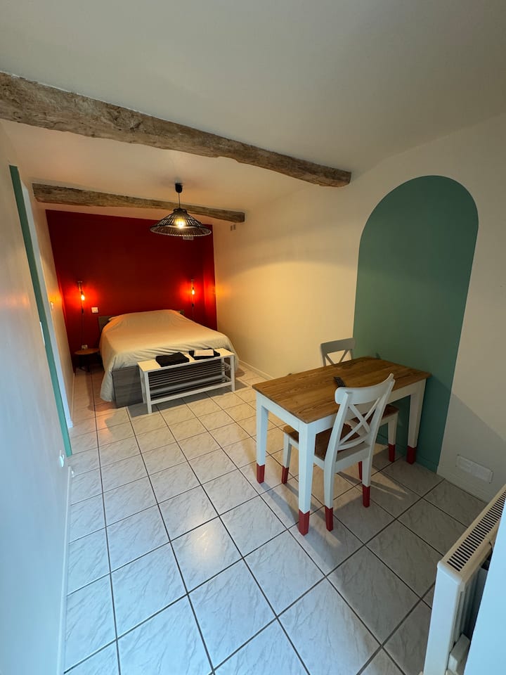 Studio Dans Une Maison Ancienne - Belleville, France