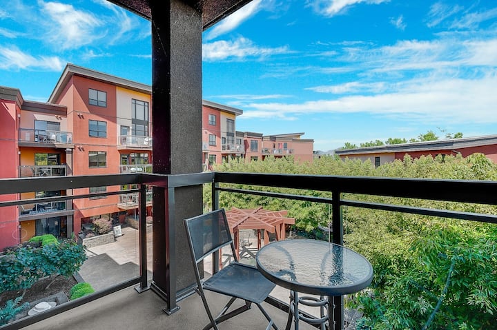 2 Bd Condo @ Playa 153 W Courtyard View & Pool - Kelowna