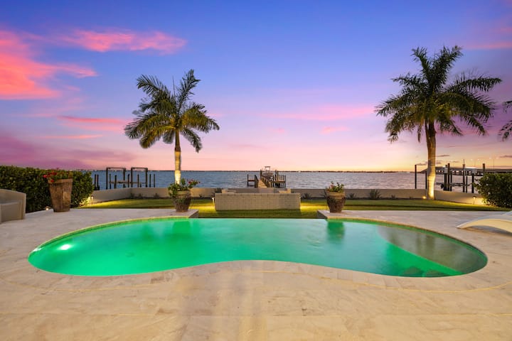Waterfront Retreat On Mcgregor | Near Downtown - Fort Myers, FL