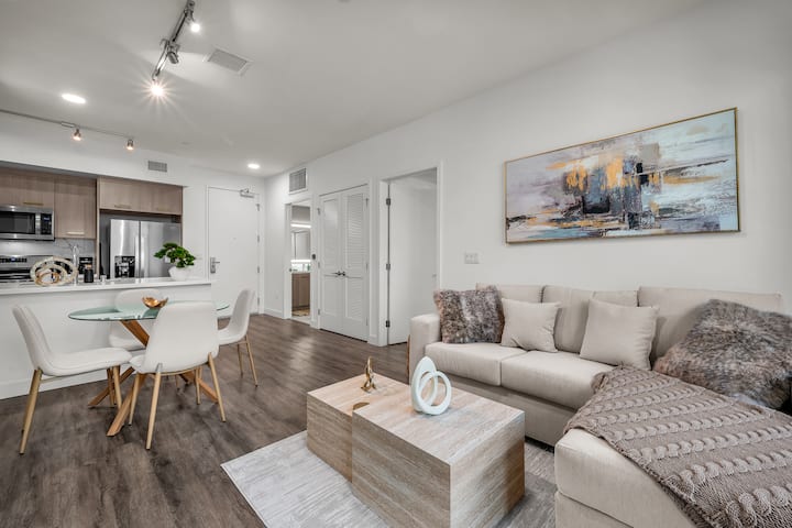 Beverly Hills 2 Brd 2 Bath | Free Parking - Beverly Hills, CA