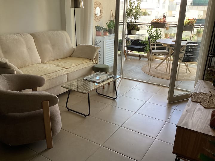 T2 Climatisé Proche Mer Avec Parking Et Piscine - Le Lavandou
