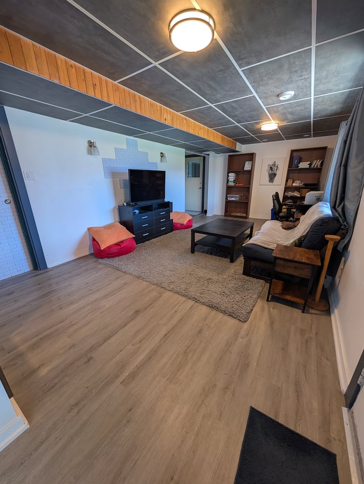 Private Bedroom In Lakeview Suite - Penticton