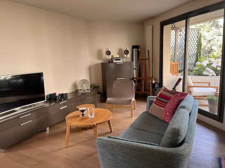 Garden-view Flat In Levallois-perret Top Floor - Paryż