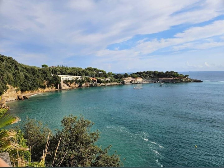 Soggiorno In Camper Immerso Nella Natura - Lerici