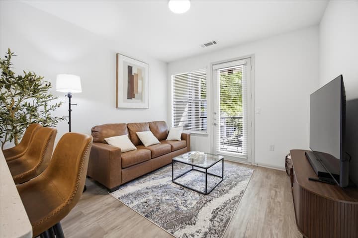 Solis Stay 1-king Bed+sofa Bed W Pool & Gym Access - Frisco