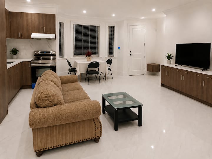 Bright 2br Garden Suite In North Vancouver - North Vancouver
