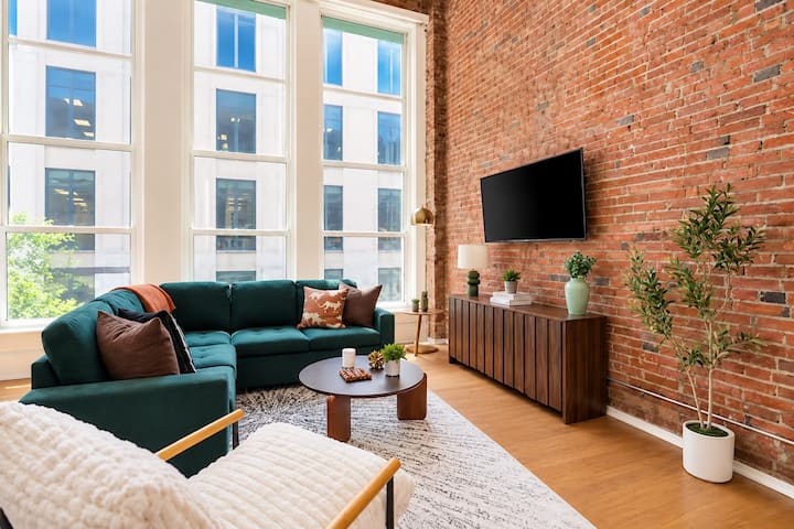 Walk To Convention Center+busch Park & 2 King Loft - Saint Louis, MO