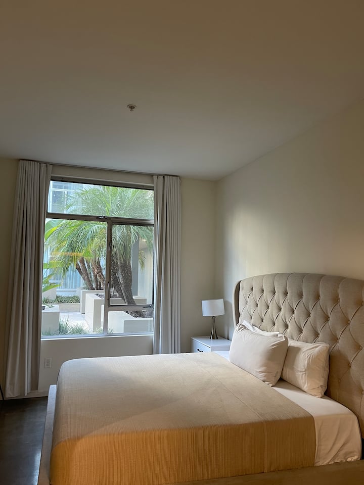 The Grand Getaway - Hollywood, CA