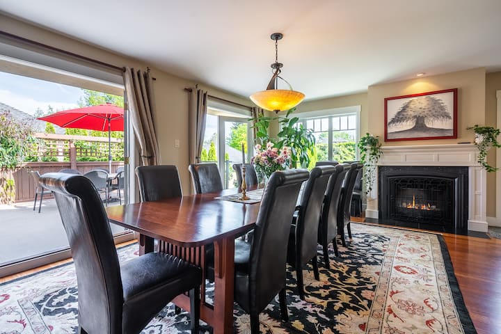 2-min Walk To Beach | 5br Family Retreat Sleeps 12 - Victoria