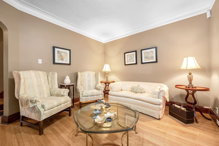 Historic Home | Jacuzzi, Free Parking, Downtown - Ottawa