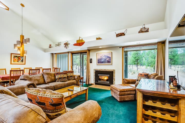 Vintage 4br Dog Friendly | Pool | Hot Tub - Sunriver, OR