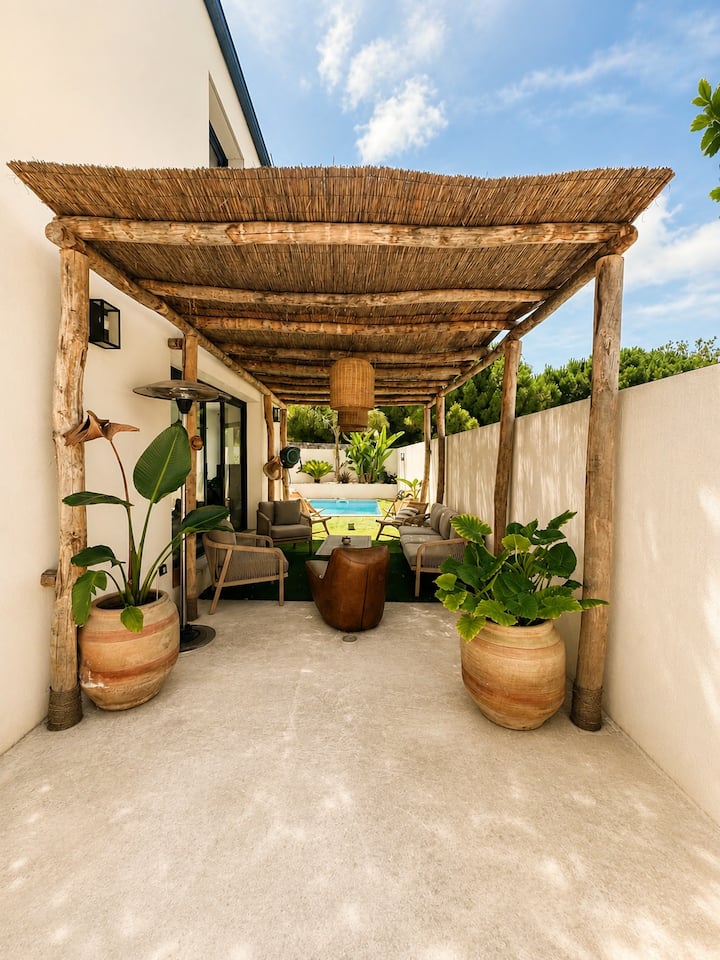 Oasis Méditerranéenne. Piscine Et Terrasse à Sète - Sète