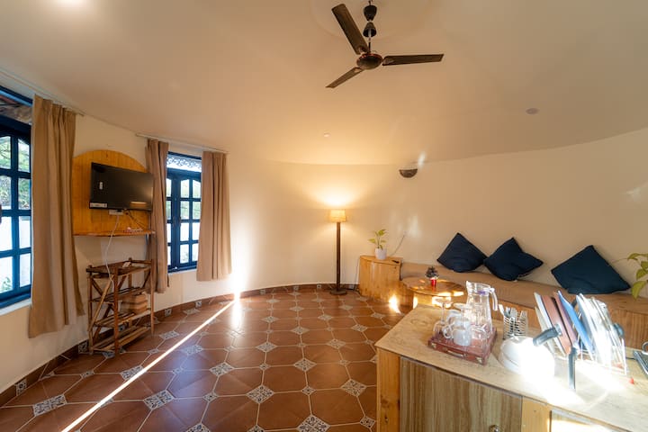 Unique 3br W/pvt Pool & Kitchen-arambol Hill View - Goa