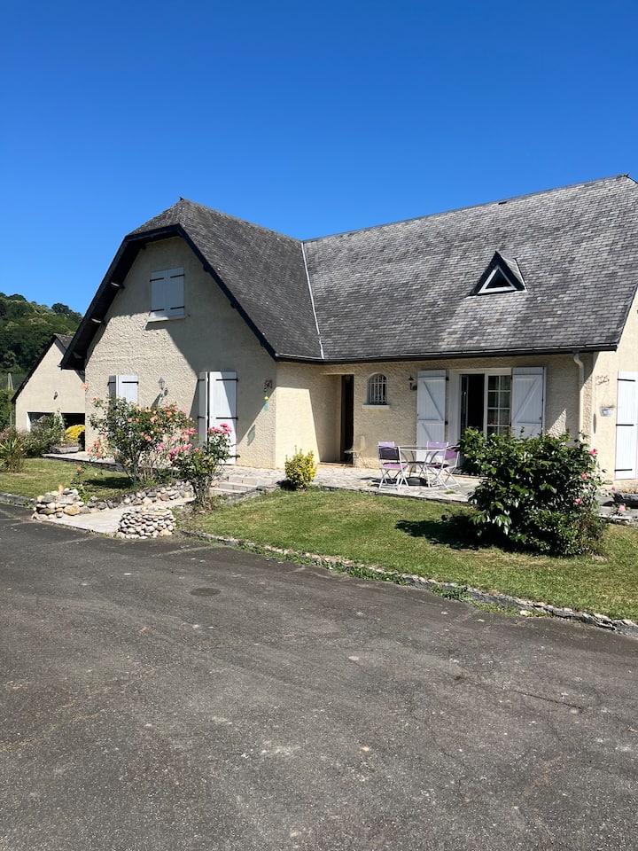Maison De Campagne Situé 15m De Lourdes - Lourdes