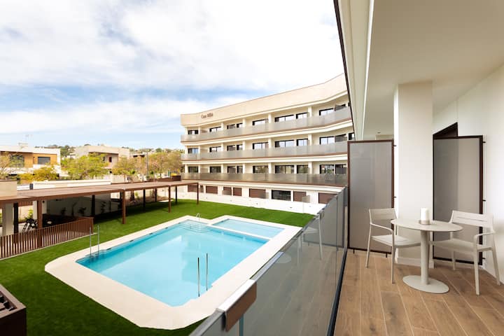 Can Milà / Signature Ap., Pool View, Dbl Bed (301) - Vilanova i la Geltrú