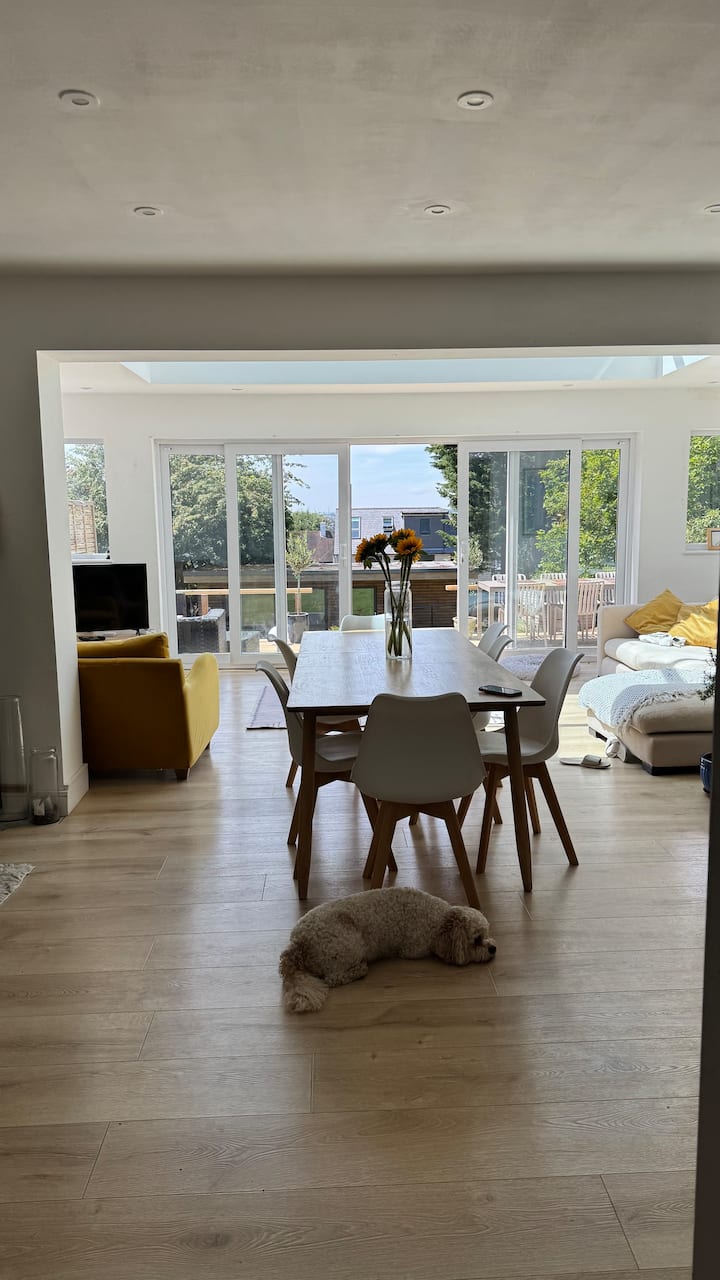 Huge Luxury Family Home, 5 Bed, Sea Views, Hot Tub - Hove