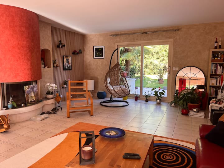 Jolie Chambre Dans Une Maison Avec Jardin - Rambouillet