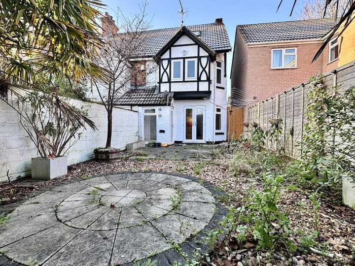 3 Bedroom House Close To Poole Quay (Pets Welcome) - Bournemouth
