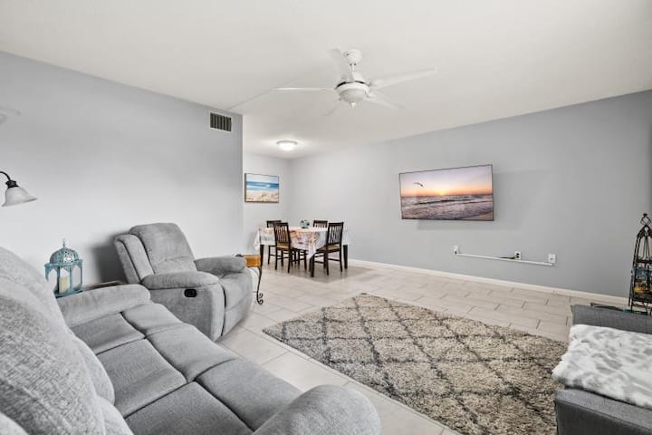 Apartment On Venice Island - Venice, FL