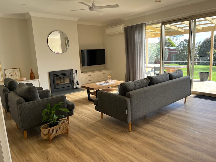 Golden Ash_koroit
Family Home
Wood Heater Wifi - Warrnambool