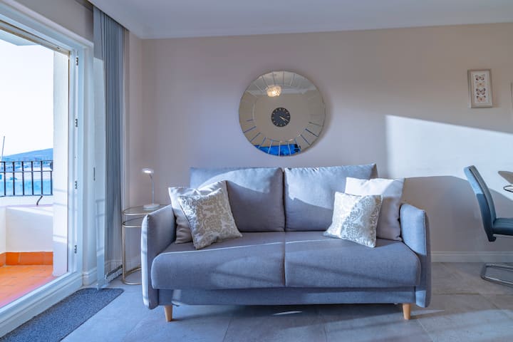 High Floor Marina View 1-bed Apartment, Ac & Wifi - San Roque