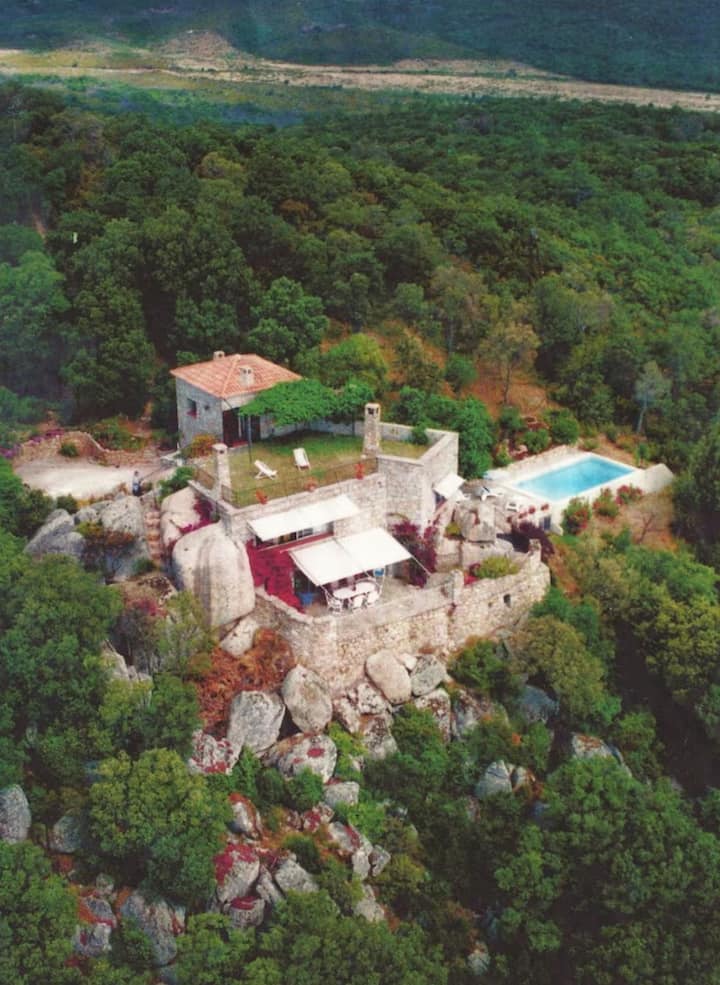 Villa En Pierre Atypique En Situation Super Calme - Golfe de Santa Giulia