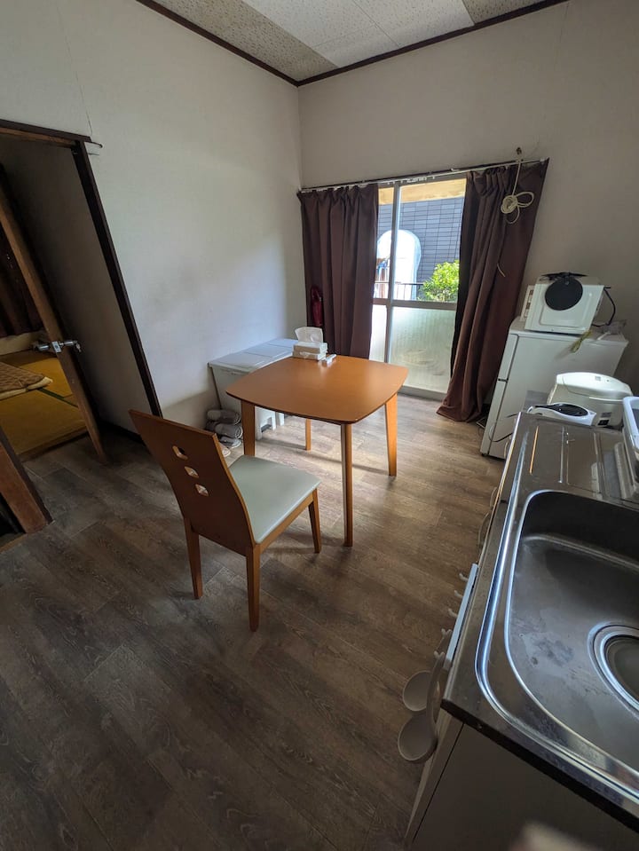 【小山駅～徒歩15分：静かな住宅地で休む】２名定員の個室：共用トイレ・バスルーム（小山東口館） - Oyama