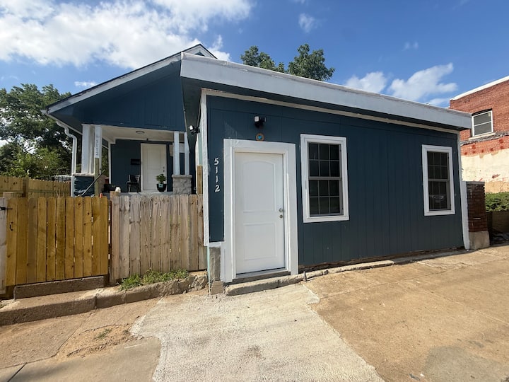 Private 1 Bed/1 Bath With Gated Parking (30+ Days) - Kansas