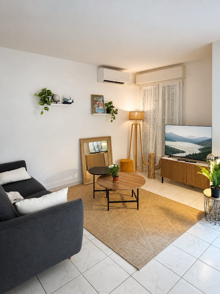 2 Pièces Avec Extérieur
Au Cros De Cagnes - Cagnes-sur-Mer