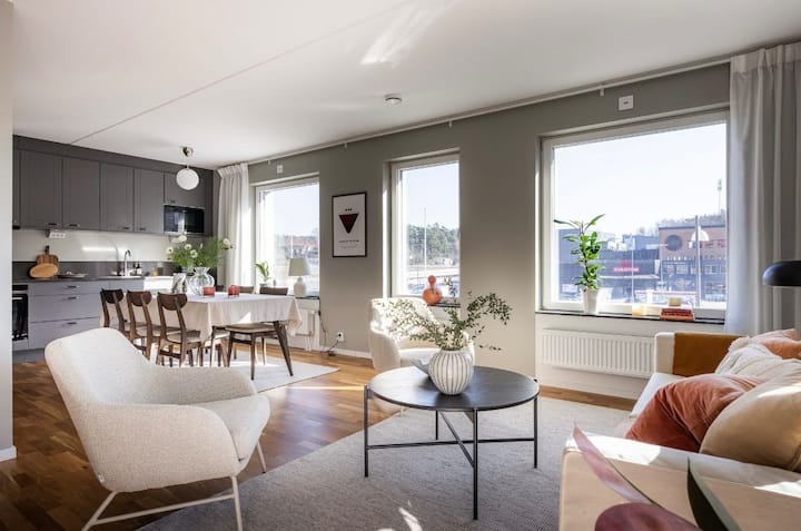 Centralt Belägen Lägenhet I Nya Hovås Med Balkong - Göteborg