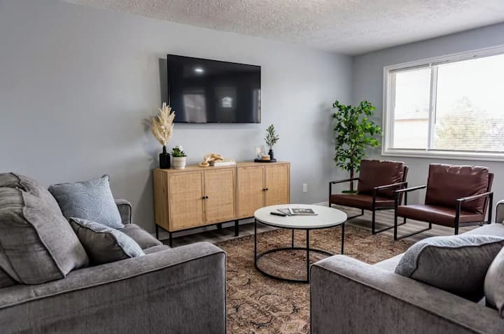 527 The Midvale Pad / Perfect Slc! - South Jordan, UT