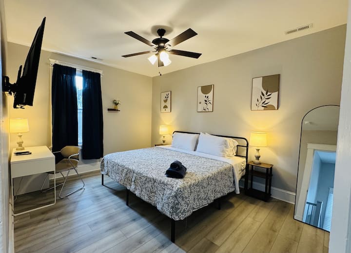 Spacious 3 Bedroom Apartment In A Duplex - Richmond, VA