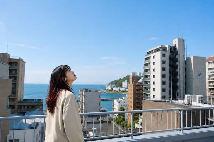 1棟貸切｜オーシャンビュー｜駅徒歩5分｜古き良き熱海を感じる｜昭和レトロ宿｜瑞宝荘 - 熱海市