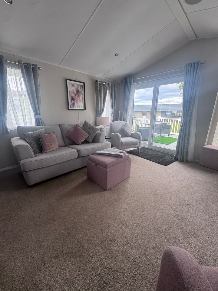 Derwent View Luxury Lake Side Caravan Home - Bowness-on-Solway