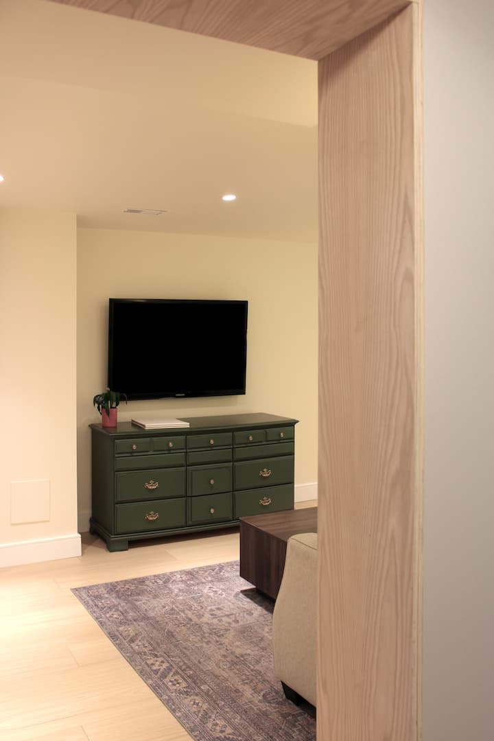 Luxurious Cozy Studio In West Peterborough - Peterborough, ON, Canada