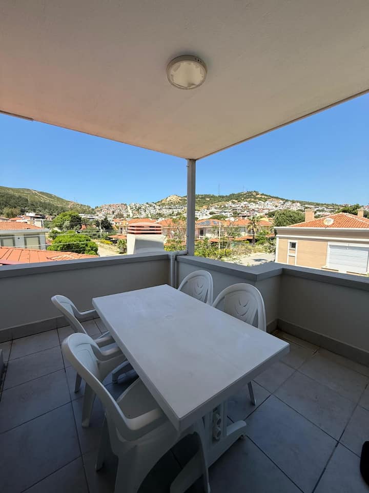 1+1 Doğa Manzaralı Daire Sahile 50m - Foça